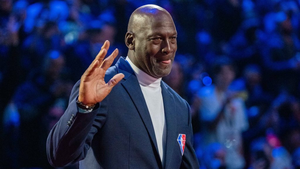 Michael Jordan issues statement on LeBron setting scoring record - The ...